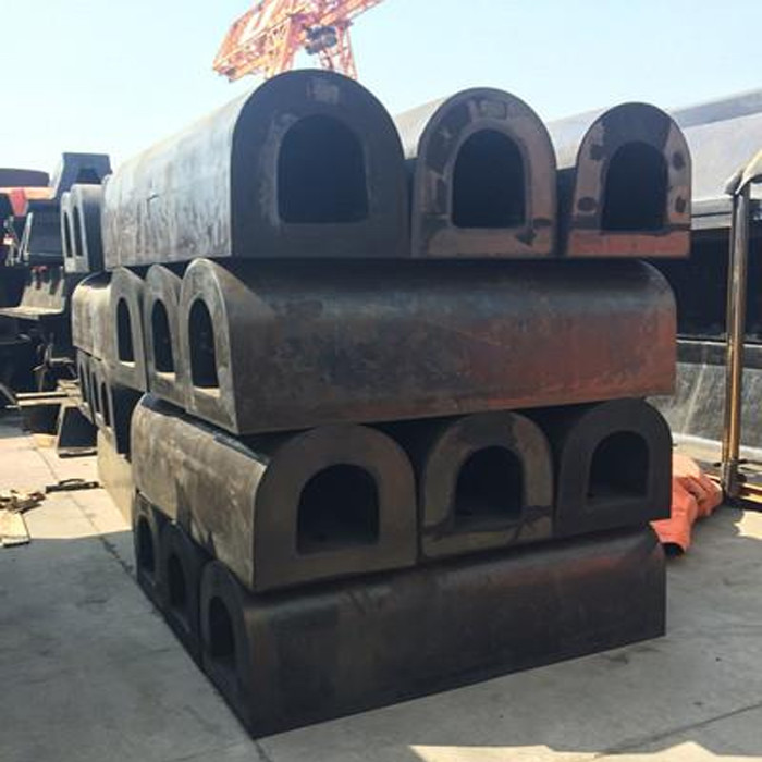 PIANC Standard D Type Fenders Natural Rubber Dock Buffers Bumpers